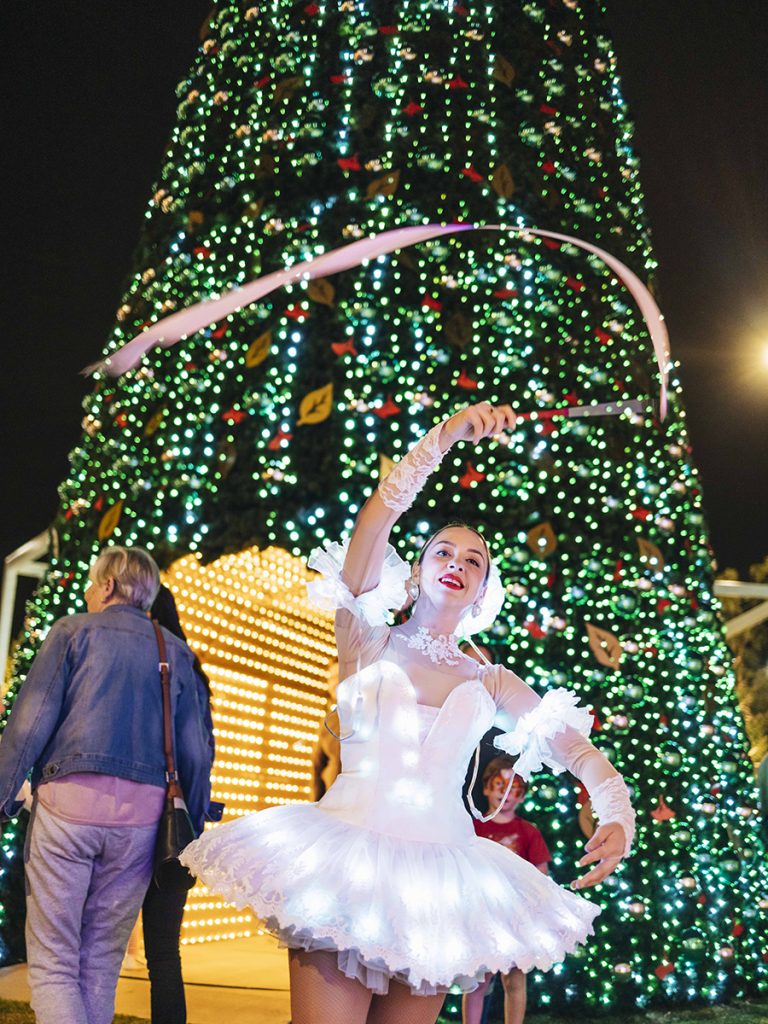 Karrinyup welcomes Christmas with an abseiling Santa & Perth's largest ...